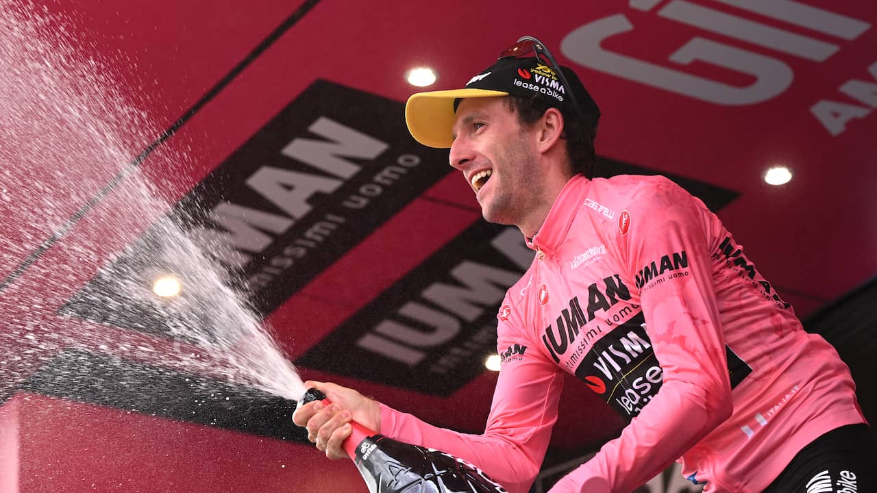 Giro-winnaar en Visma-renner Simon Yates (33) stopt per direct met ...