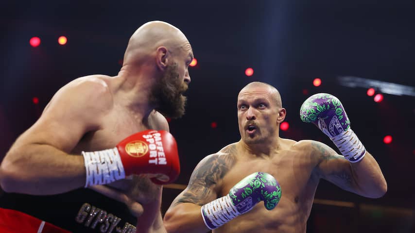 Bokser Usyk wint opnieuw titelgevecht van Fury, die kwaad wegloopt na ...