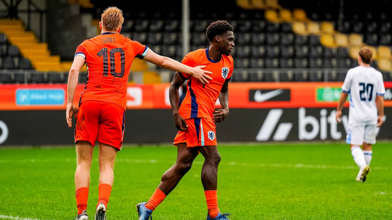 Jong Oranje geeft zege weg in beladen duel met Jong Israël in leeg stadion | Voetbal | NU.nl