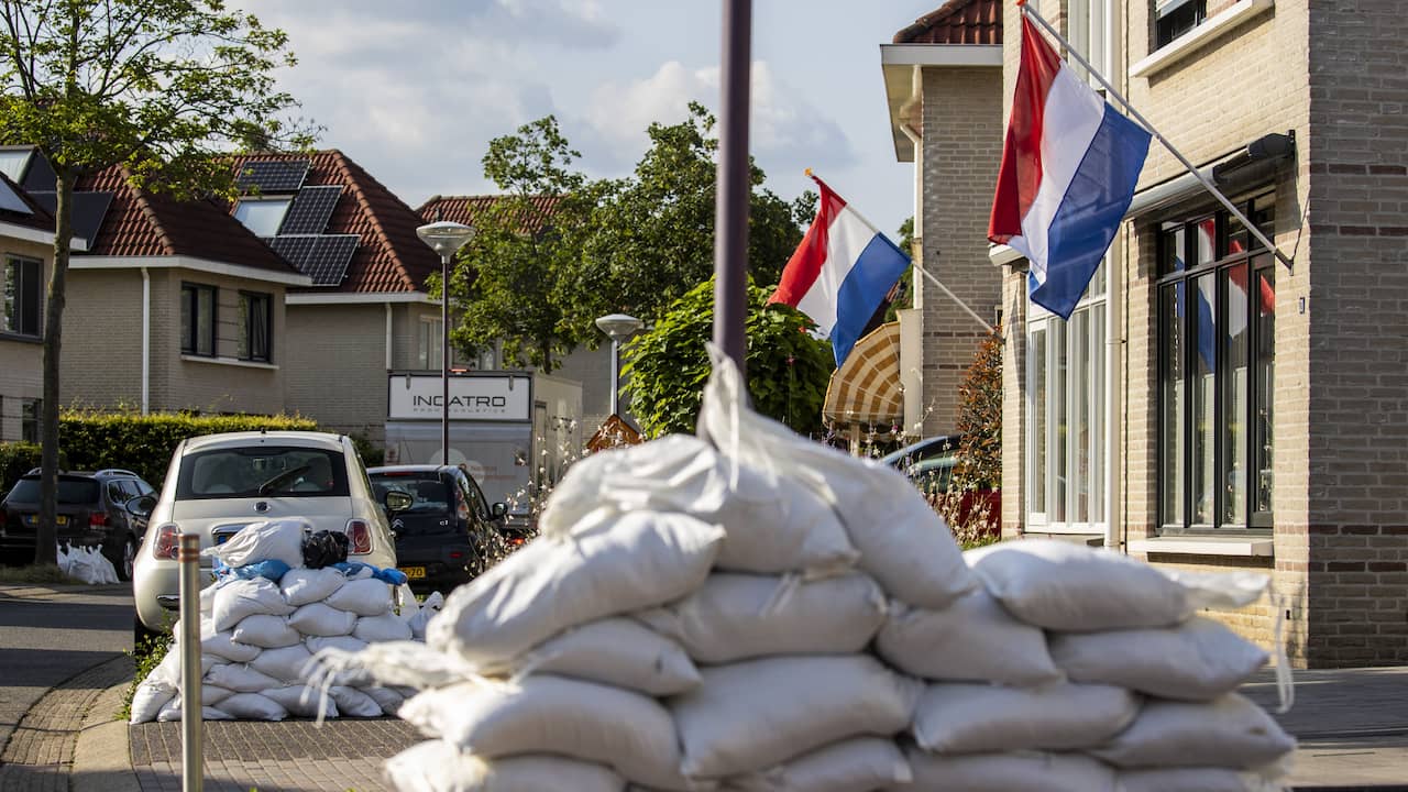 Nederland dreigt volgens wetenschappers vast te lopen door ...