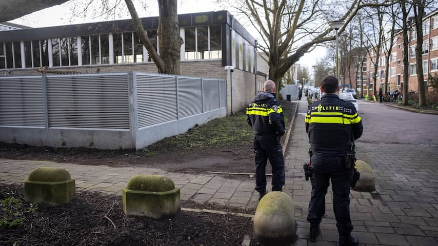 Politie deelt beelden van verdachten van aanslag op Joodse school in ...