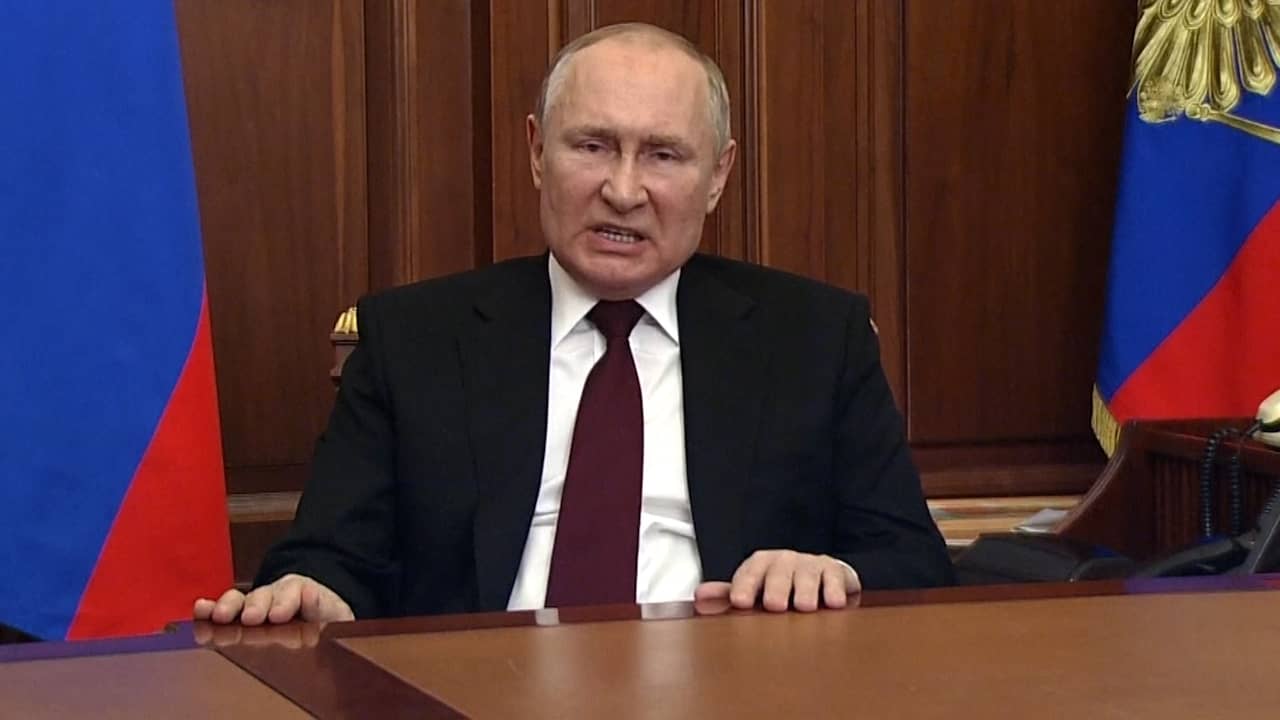 Poetin erkent onafhankelijkheid pro-Russische regio's in Oekraïne | NU.nl