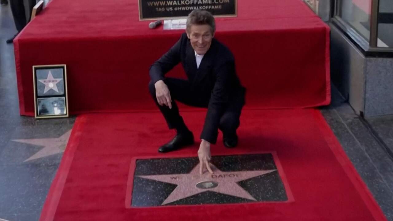 Acteur Willem Dafoe krijgt en kust ster op Walk of Fame | NU.nl