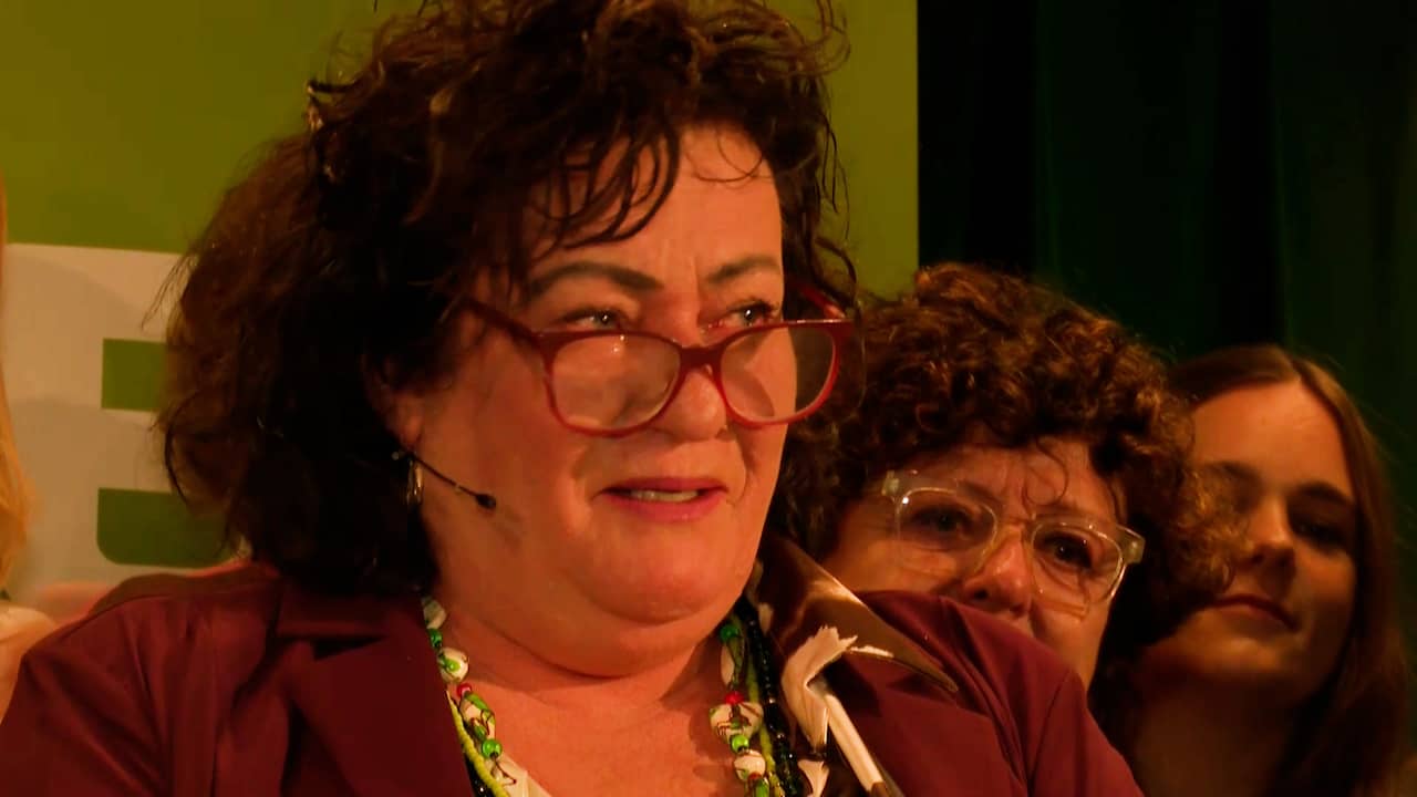 Van der Plas geëmotioneerd bij dankwoord aan familie | NU.nl