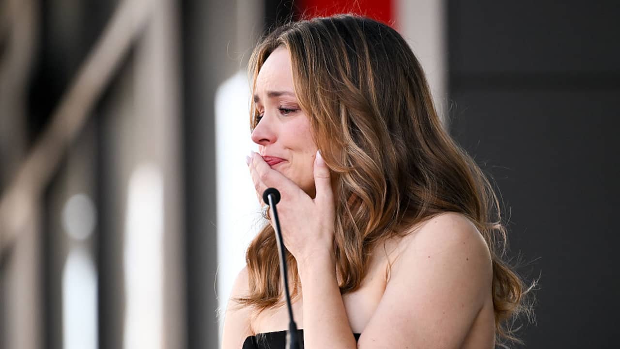 Rachel McAdams eert Diane Keaton bij ontvangst ster Walk of Fame | NU.nl