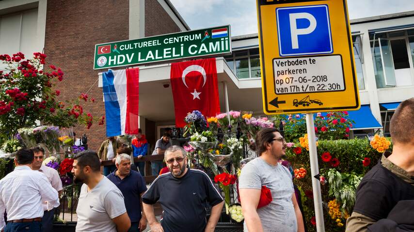 Pegida blaast demonstratie met barbecue voor Rotterdamse moskee af ...