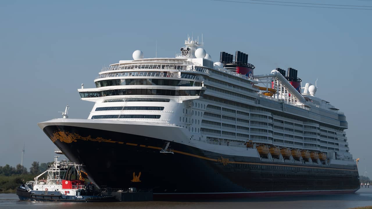 Disney cruiseschip redt vier mensen van zinkende boot voor Amerikaanse ...