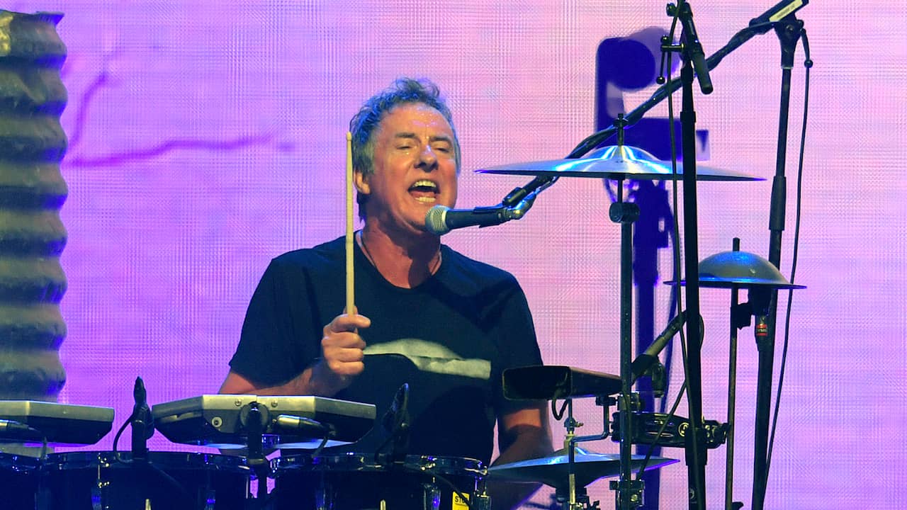 Midnight Oil-drummer Rob Hirst (70) overleden | Muziek | NU.nl
