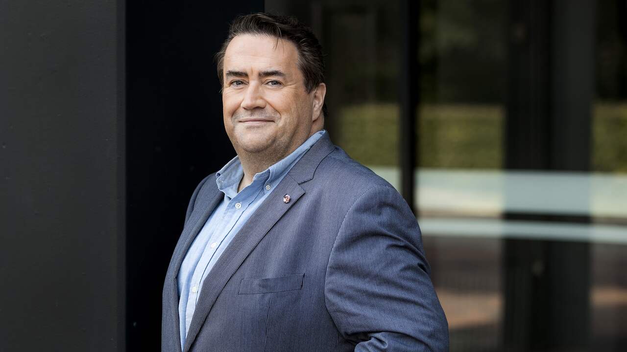 Door herseninfarct getroffen Marc van der Linden werd door zijn vader ...