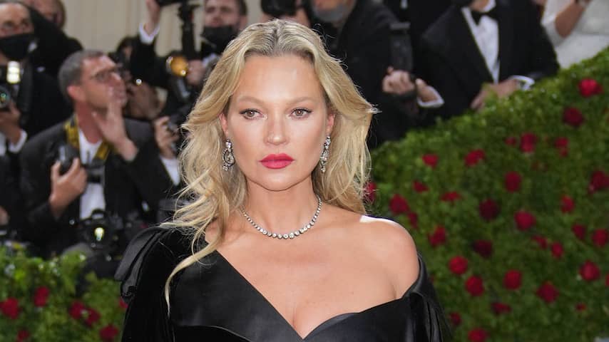 Kate Moss wordt in nieuwe film vertolkt door actrice Ellie Bamber ...