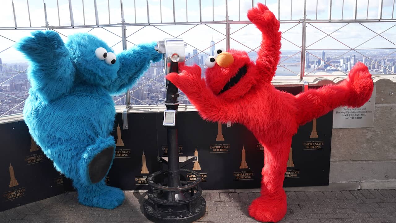 Hackers plaatsen antisemitische teksten op X-account van Elmo van ...