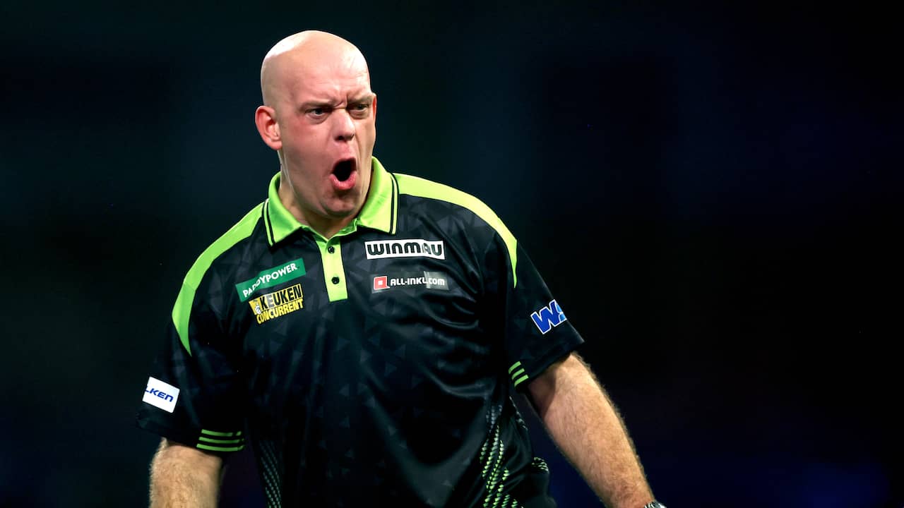 Van Gerwen verslaat WK-finalist Van Veen en wint toernooi in Bahrein ...