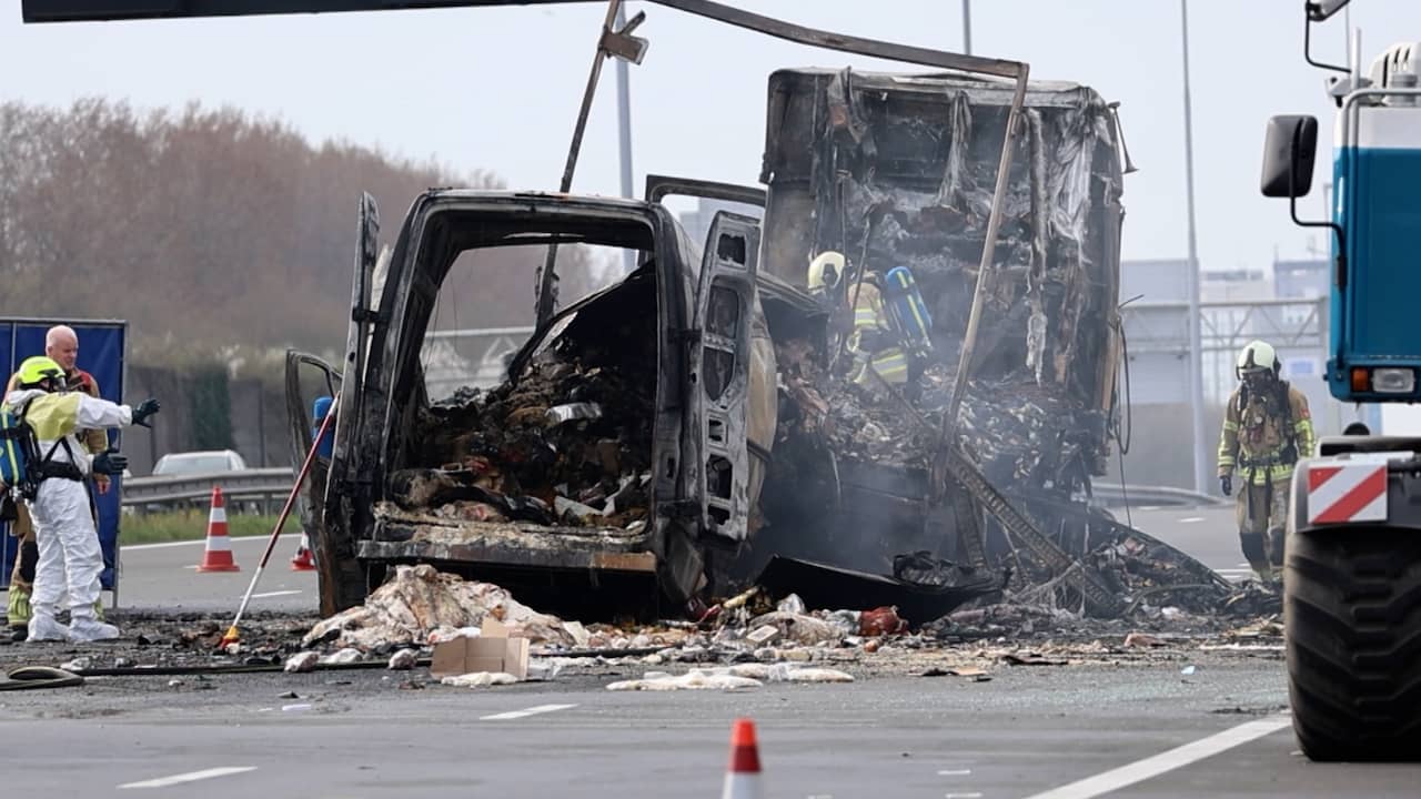 Twee doden bij ongeluk A2, weg richting zuiden nog tot in de middag ...