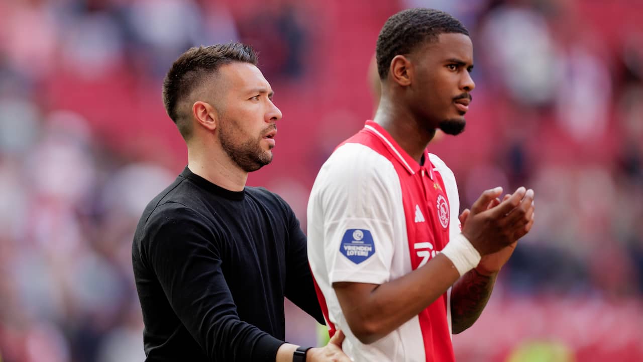 Farioli sprak met Ajax-spelers na 'heftige' zondag: 'De emotie moet eruit' | Voetbal | NU.nl