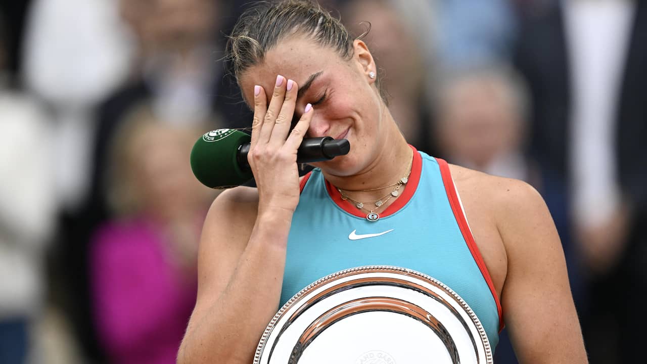 Sabalenka in tranen na 'vreselijke' Roland Garros-finale: 'Dit doet ...