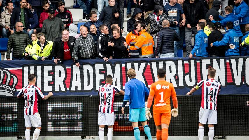 Zeven aanhoudingen na rellen bij Willem II-Feyenoord | Voetbal | NU.nl