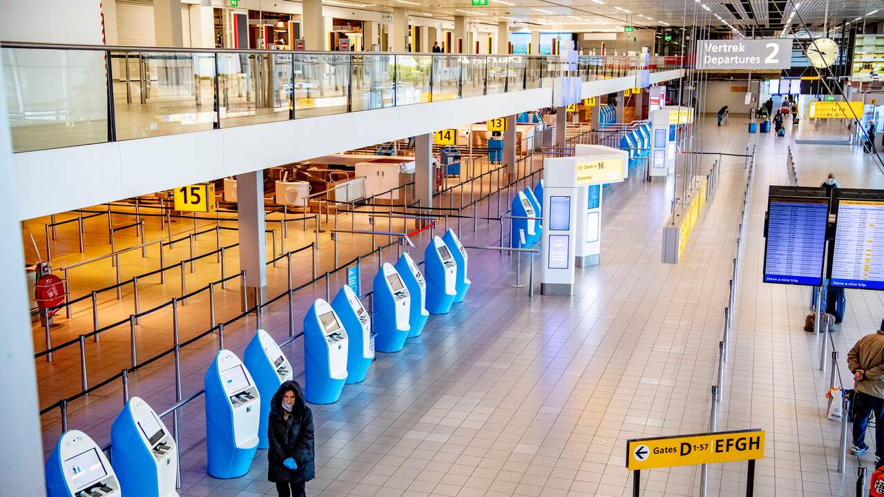 Schiphol-baas: Aantal vluchten pas in 2023 weer op oude niveau ...