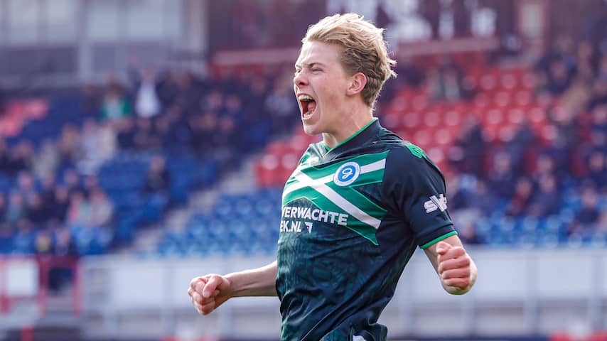 Zoon Jong Oranje-bondscoach Reiziger tekent bij PEC Zwolle eerste profcontract | Voetbal | NU.nl