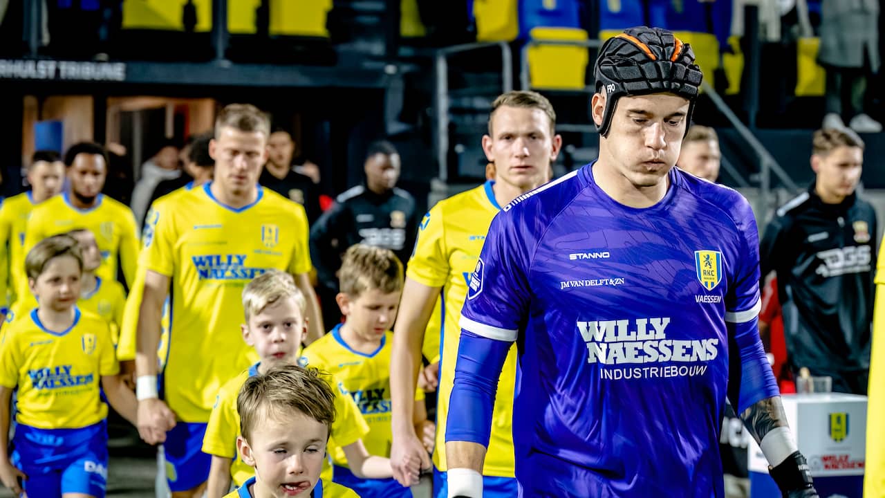RKC-keeper Vaessen maakt 6 weken na heftig medisch incident rentree met ...