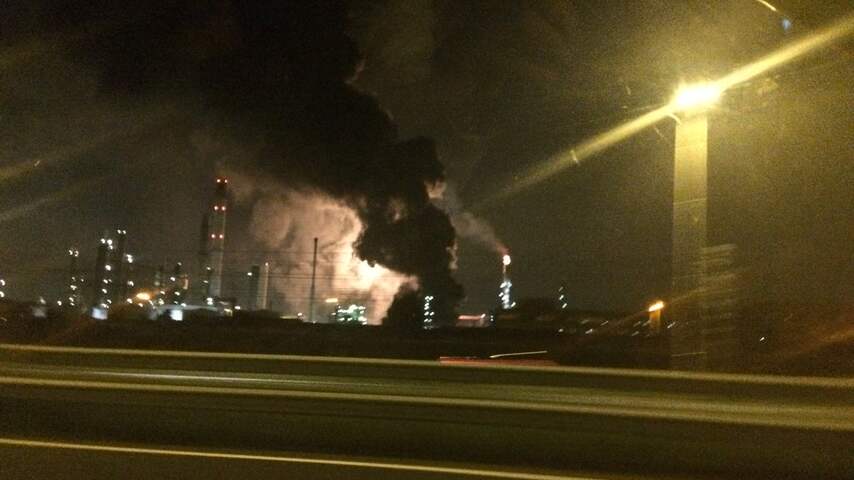 Grote brand bij raffinaderij in Botlek | Binnenland | NU.nl