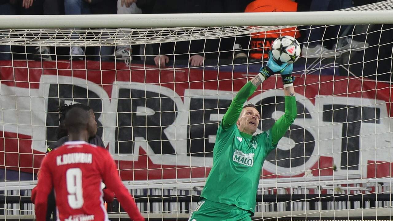 PSV komt niet langs Bizot en verliest CL-duel bij Brest | NU.nl