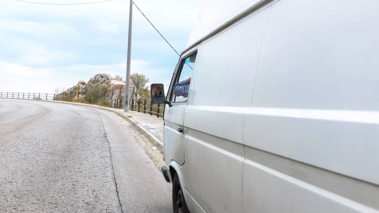 NUcheckt: De mythe van de kinderlokkers in het witte busje | NUcheckt ...