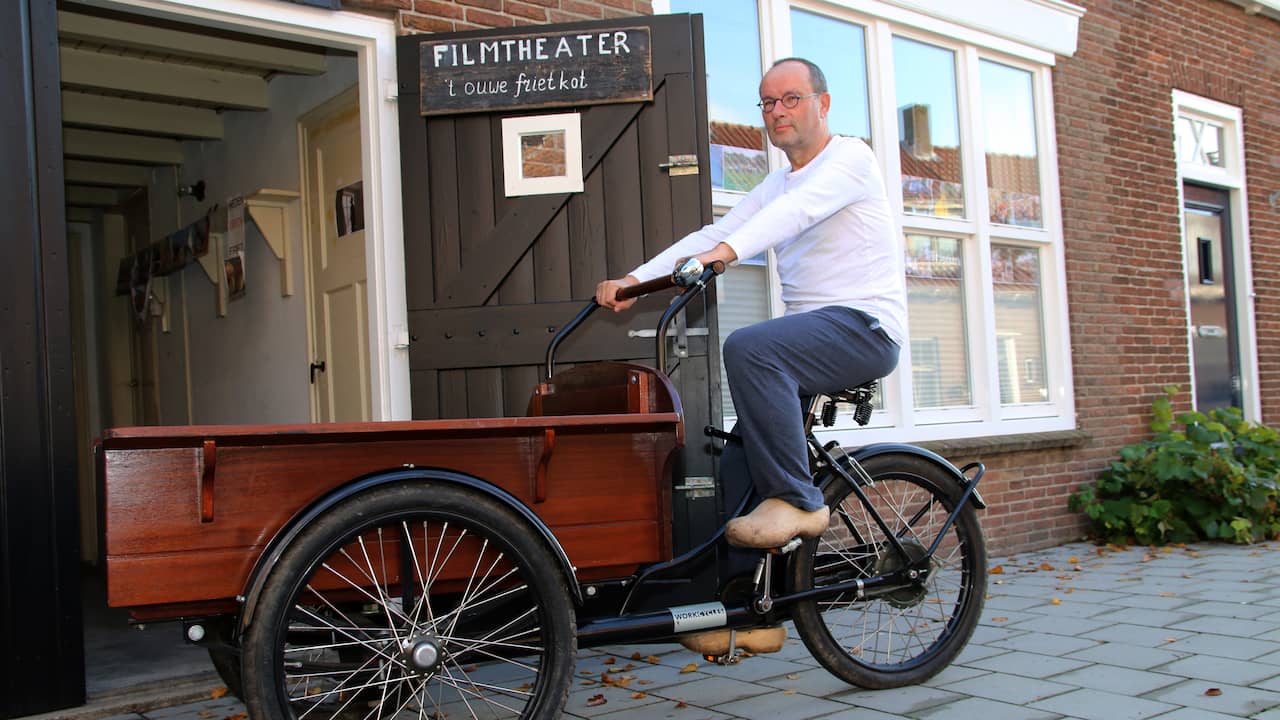 Biggekerke-filmer Leo van Rheenen onderscheiden | Walcheren | NU.nl