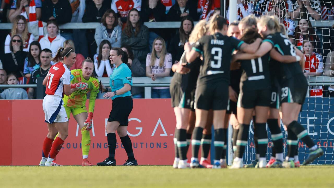 Ongelukkige rol Van Domselaar in FA Cup, Miedema en City wél naar halve ...