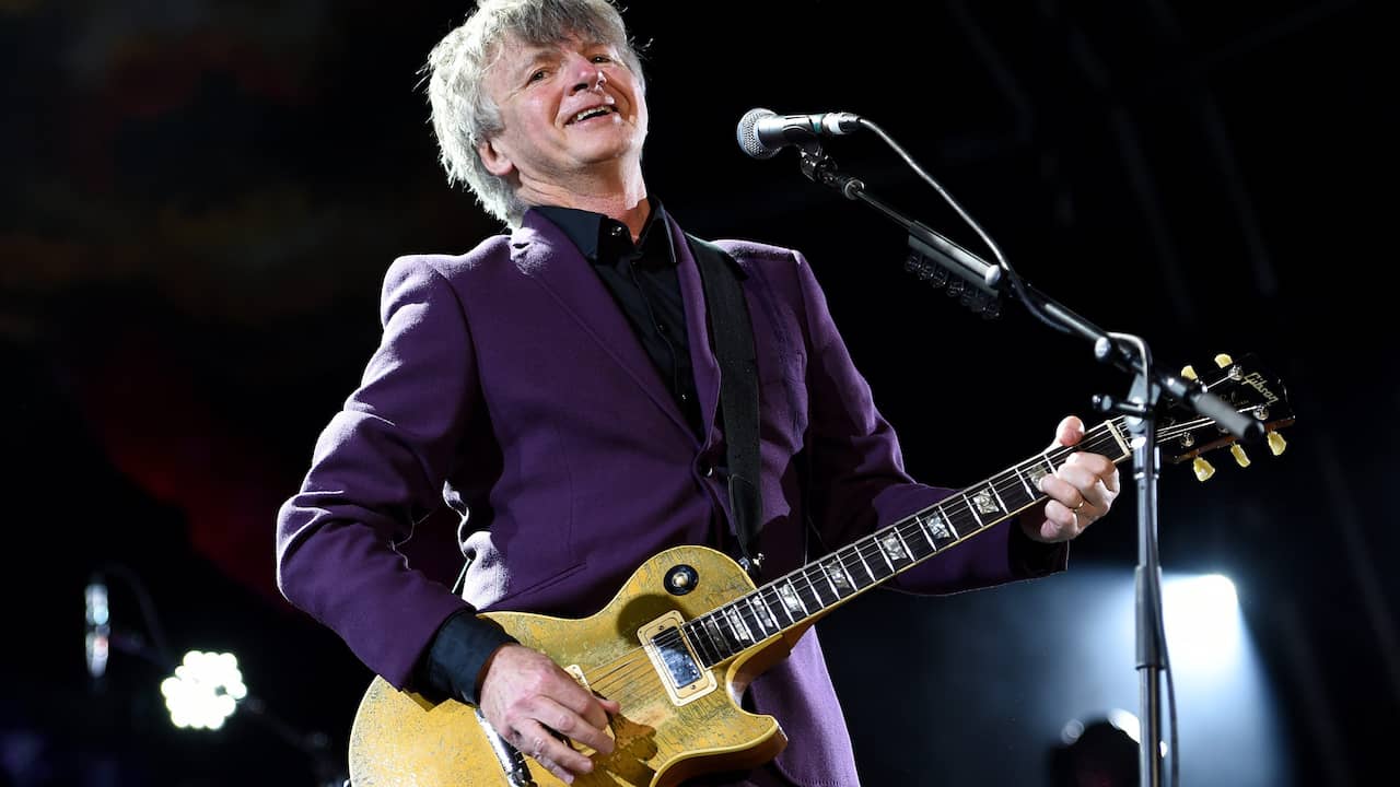 Crowded House-zanger Neil Finn laat albumopname live zien | Muziek | NU.nl