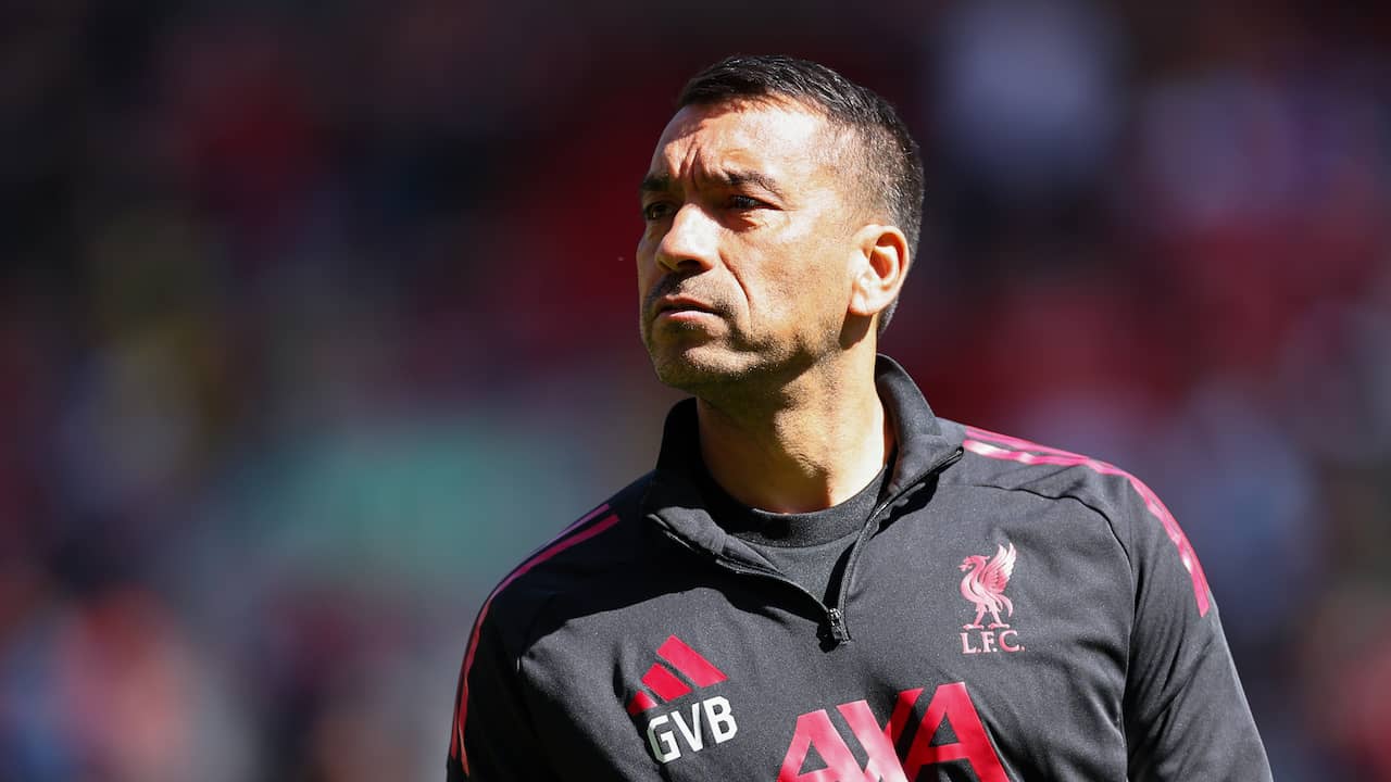 Van Bronckhorst blij met terugkeer bij Feyenoord: 'Band is uitstekend ...