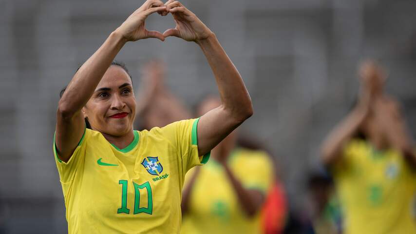 Braziliaanse voetballegende Marta (38) kondigt haar afscheid als ...