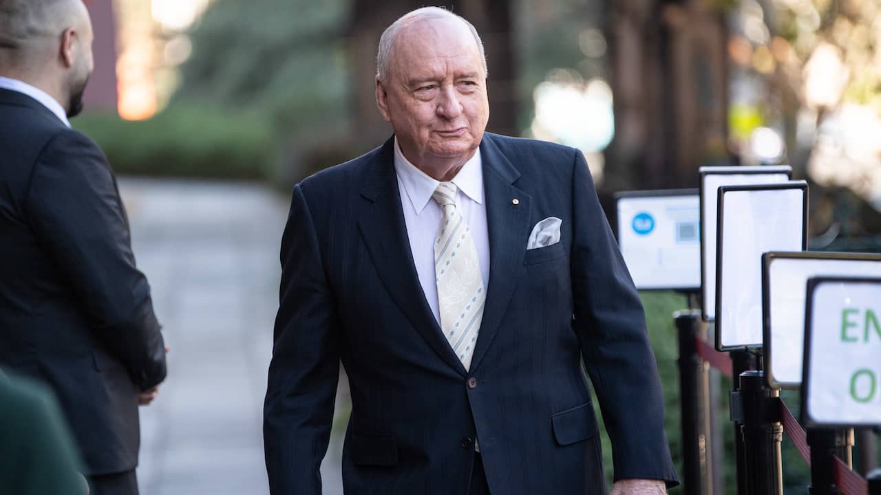 Australische radio-dj Alan Jones opgepakt voor seksueel misbruik jonge ...