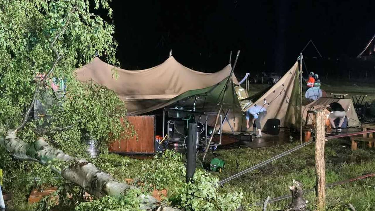 Schade door noodweer: boom valt op volle feesttent en senioren ...
