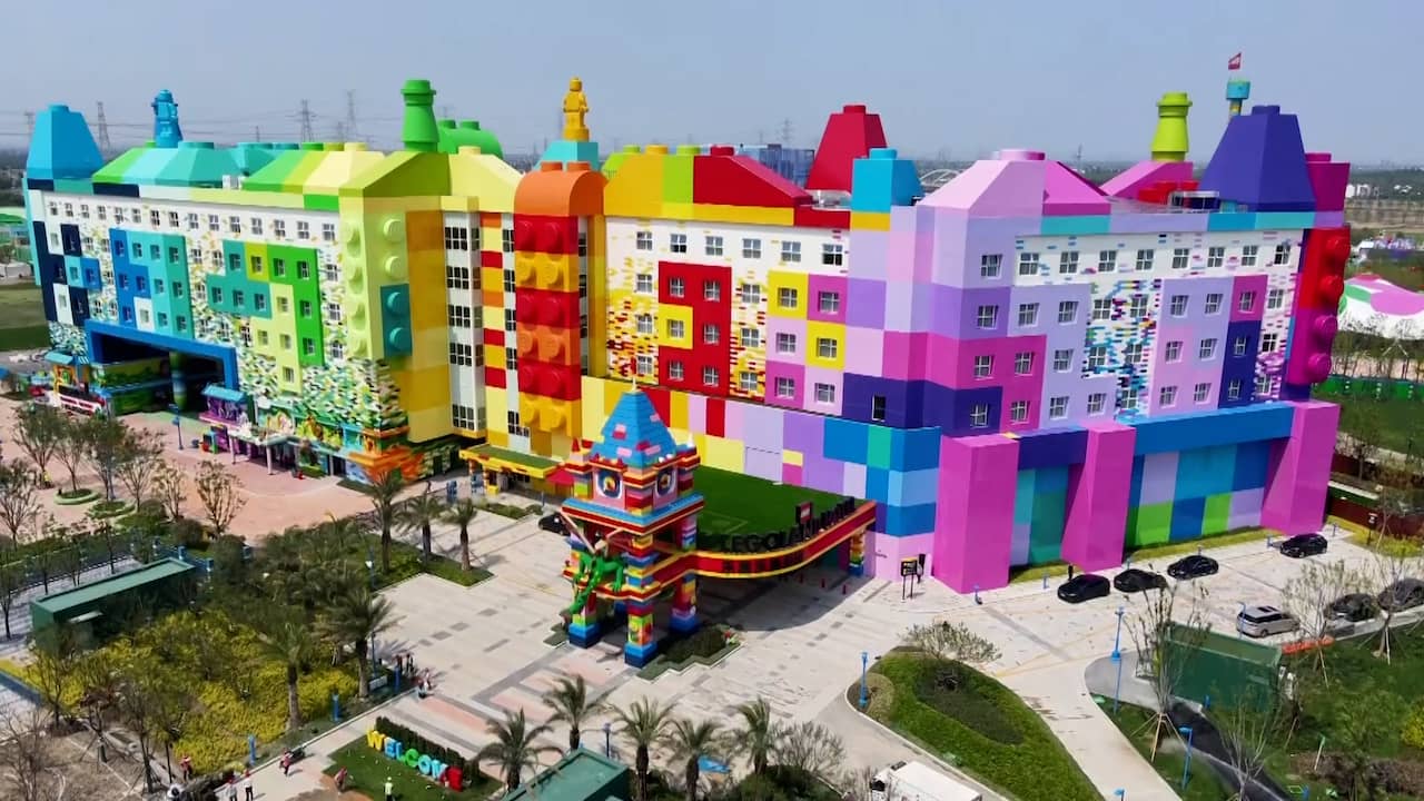 Zo ziet het themahotel van LEGOLAND Shanghai er vanbinnen uit | NU.nl