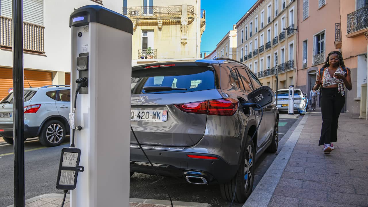 ANWB waarschuwt voor zeer dure laadpalen op vakantie: opladen voor 480 euro | Economie | NU.nl