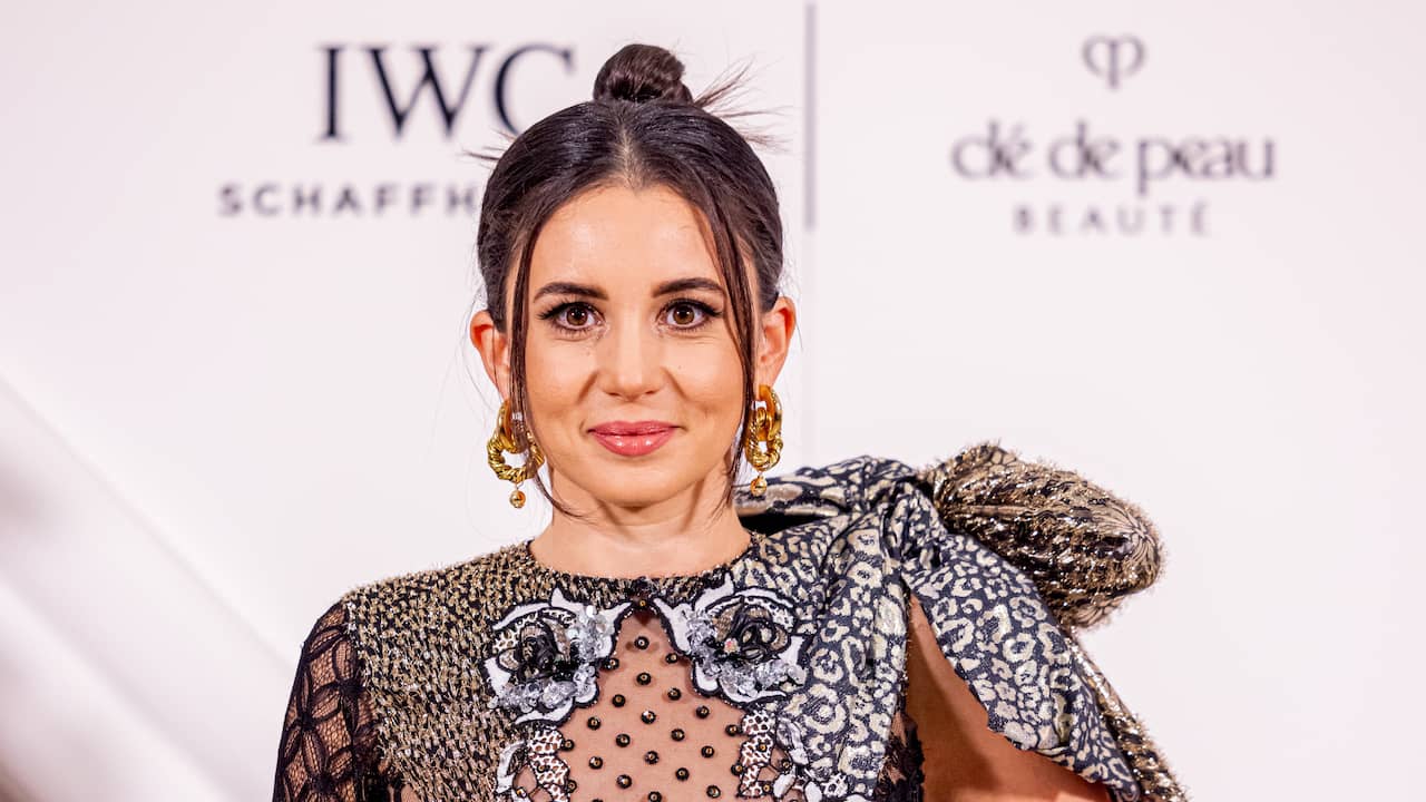 Zangeres Karsu is getrouwd met haar 'beste vriend' | Achterklap | NU.nl