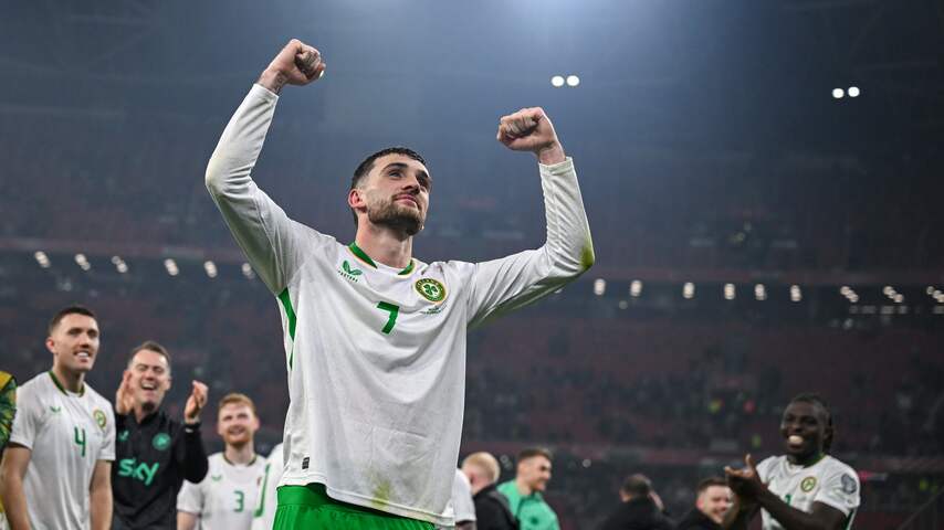 Troy Parrott huilt tranen van geluk na heldenrol bij Ierland: 'Dit is een sprookje' | Voetbal ...