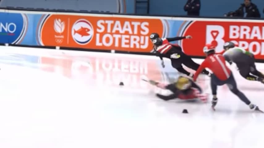 Velzeboer en Van 't Wout imponeren op EK shorttrack, bizarre valpartij ...