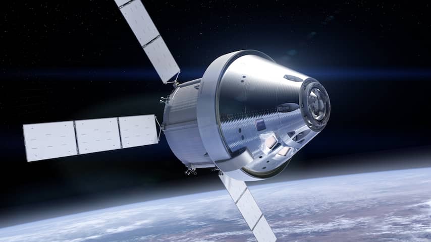 NASA's nieuwste ruimteschip passeert voor de eerste keer de maan | Tech ...