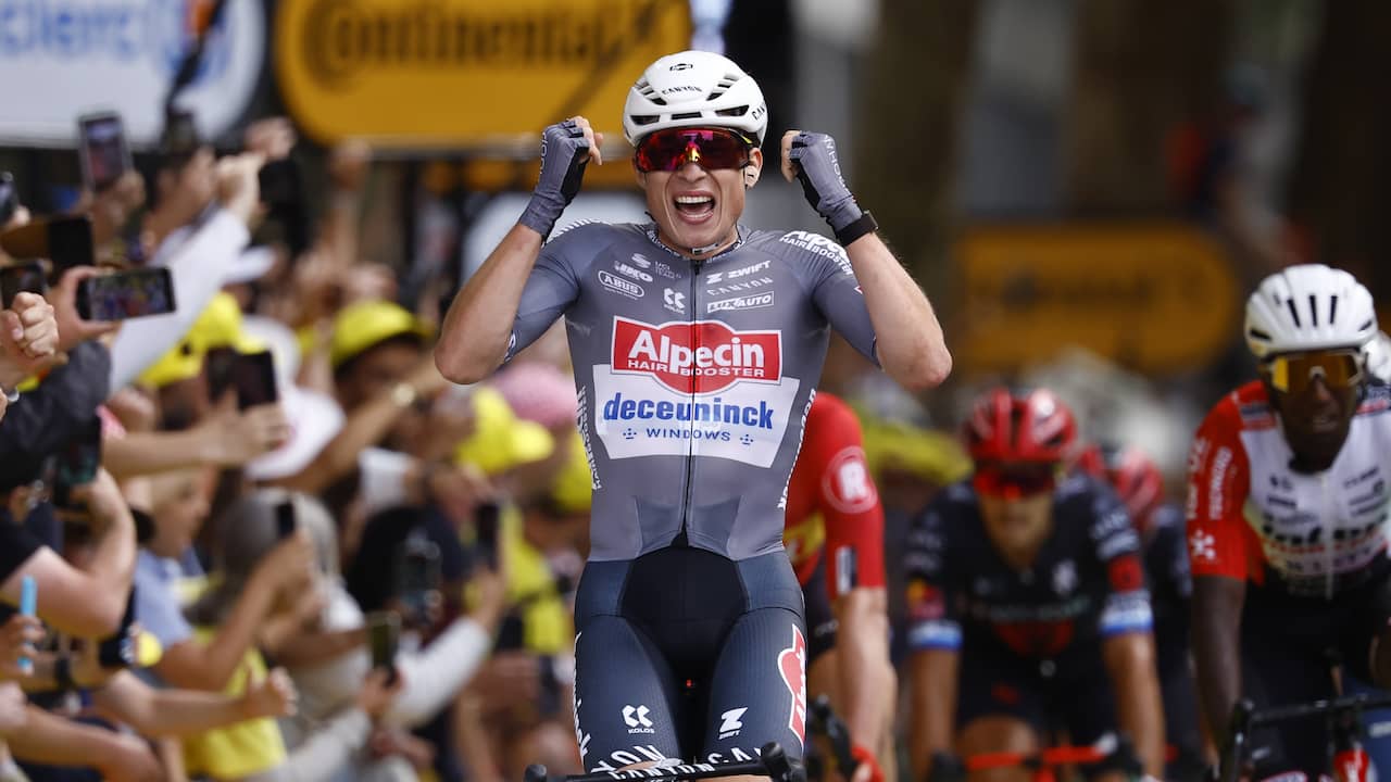 Chaos en spektakel in openingsrit Tour: Van der Poel leidt Philipsen ...