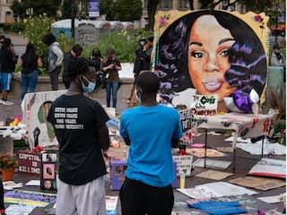 Oud-agent krijgt 33 maanden cel voor betrokkenheid bij dood Breonna Taylor | Buitenland | NU.nl