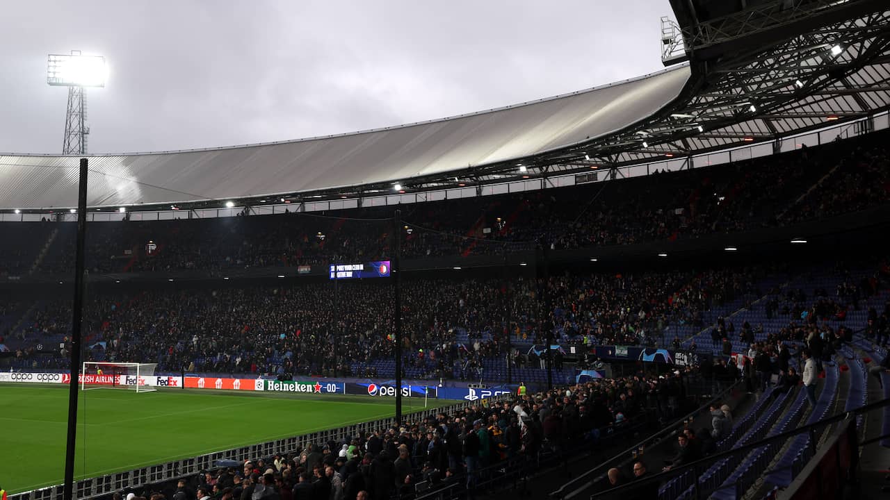 Feyenoord-hooligans krijgen 150 uur taakstraf voor mishandeling ...