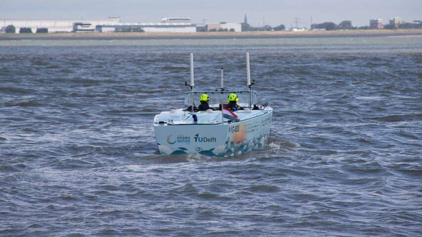 Studenten TU Delft varen met zelfgebouwde waterstofboot naar Engeland ...
