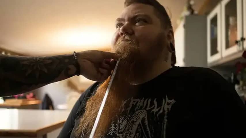 Amerikaanse breekt record met 30 centimeter lange baard: 'Verbergt ...