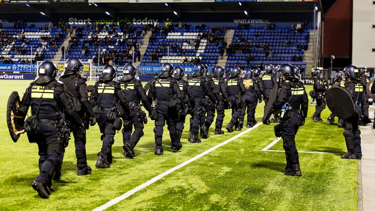 FC Den Bosch en ADO veroordelen rellen tijdens bekerduel: 'Diep triest ...