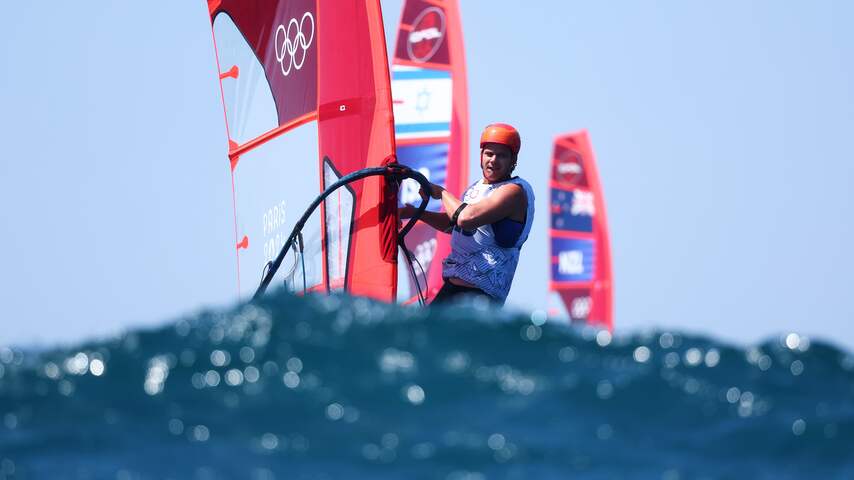 Windfoiler Van Opzeeland verovert olympisch brons na zenuwslopende ...