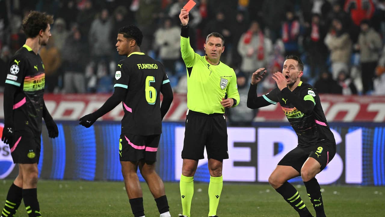 Bosz ziet PSV 'ballen tonen' na rode kaart: 'Ik heb mannen op het veld gezien' | Voetbal | NU.nl