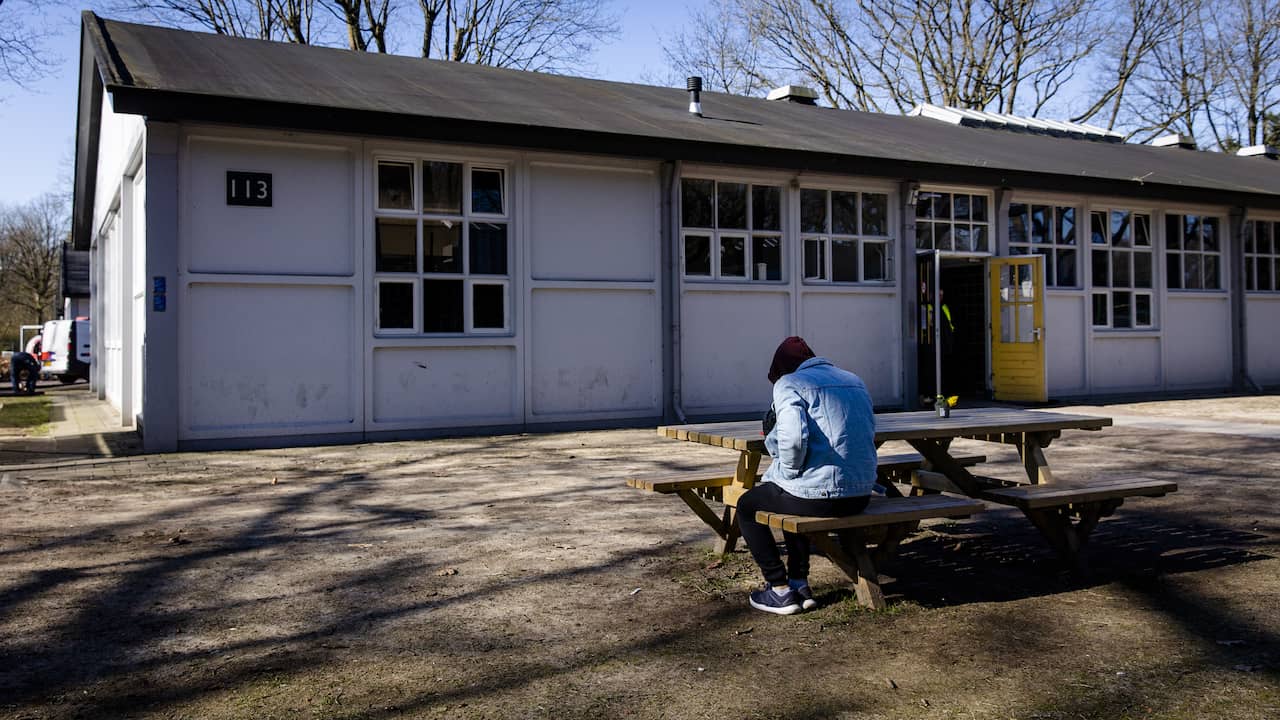 Rode Kruis luidt noodklok over opvang Oekraïners: 'Mensen slapen in ...