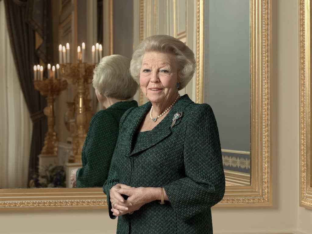 Koning en prinses Amalia poseren met jarige Beatrix (85) voor nieuwe ...