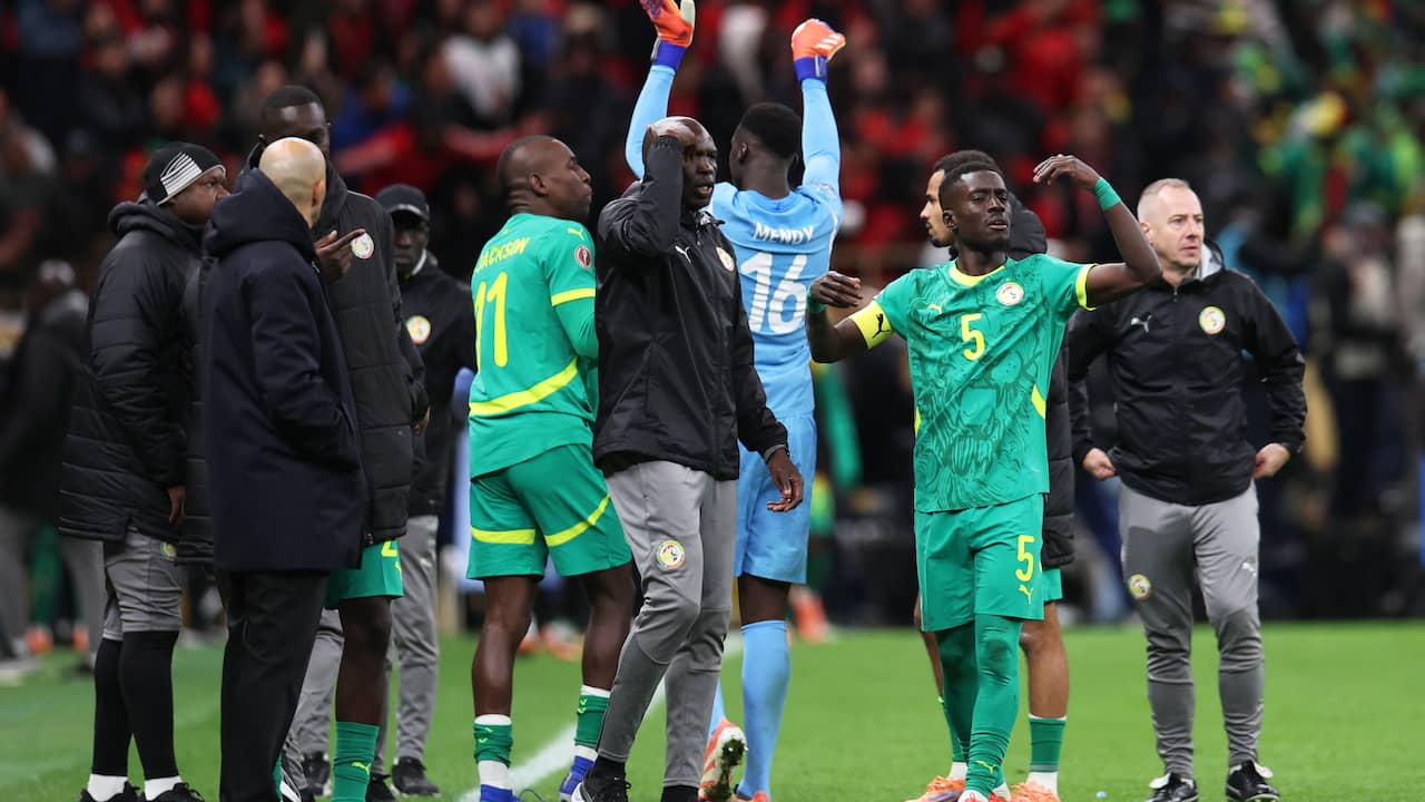 Forse schorsingen voor Saibari en coach Senegal na bizarre Afrika Cup ...